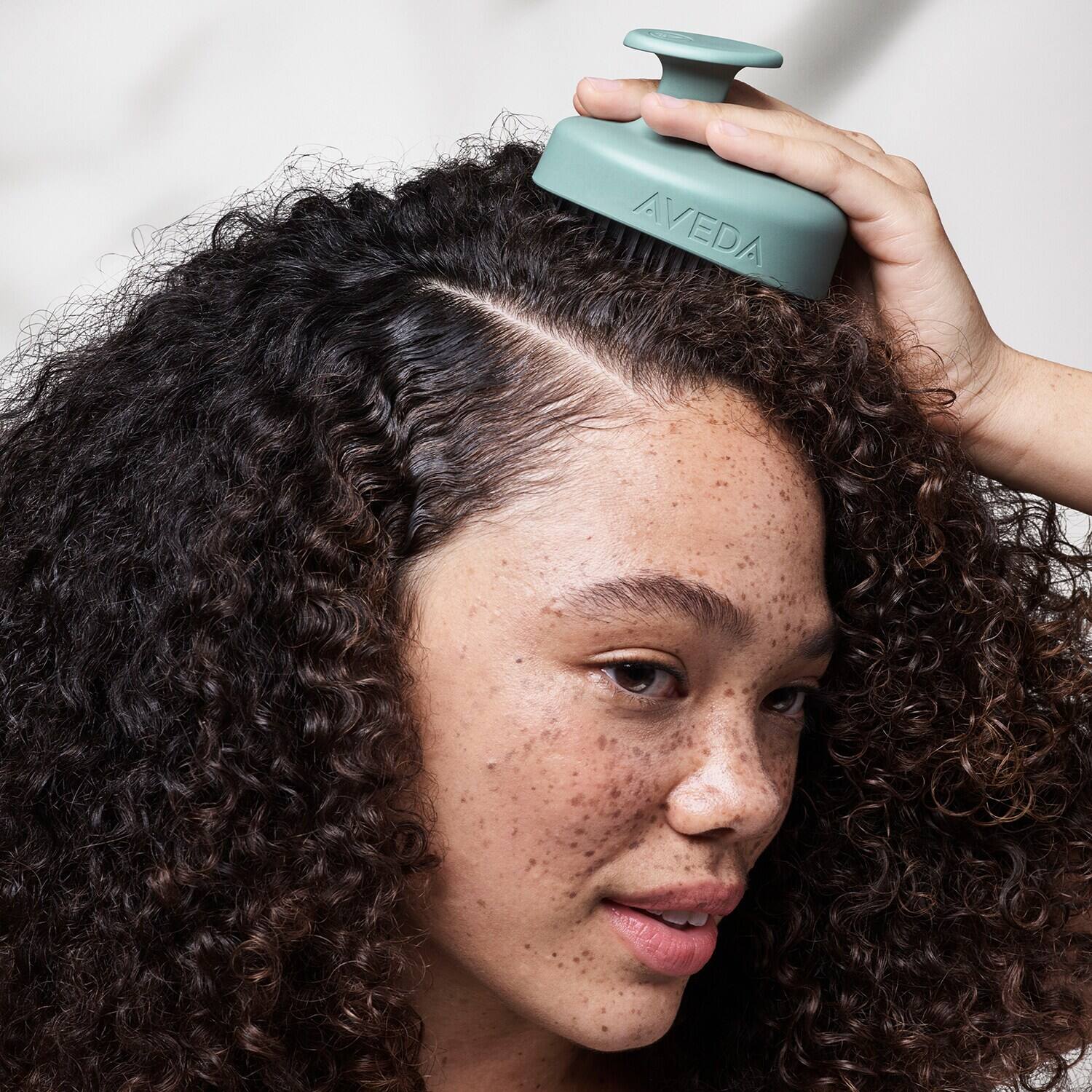 Scalp Solutions Stimulating Scalp Massager Aveda ≡ Sephora